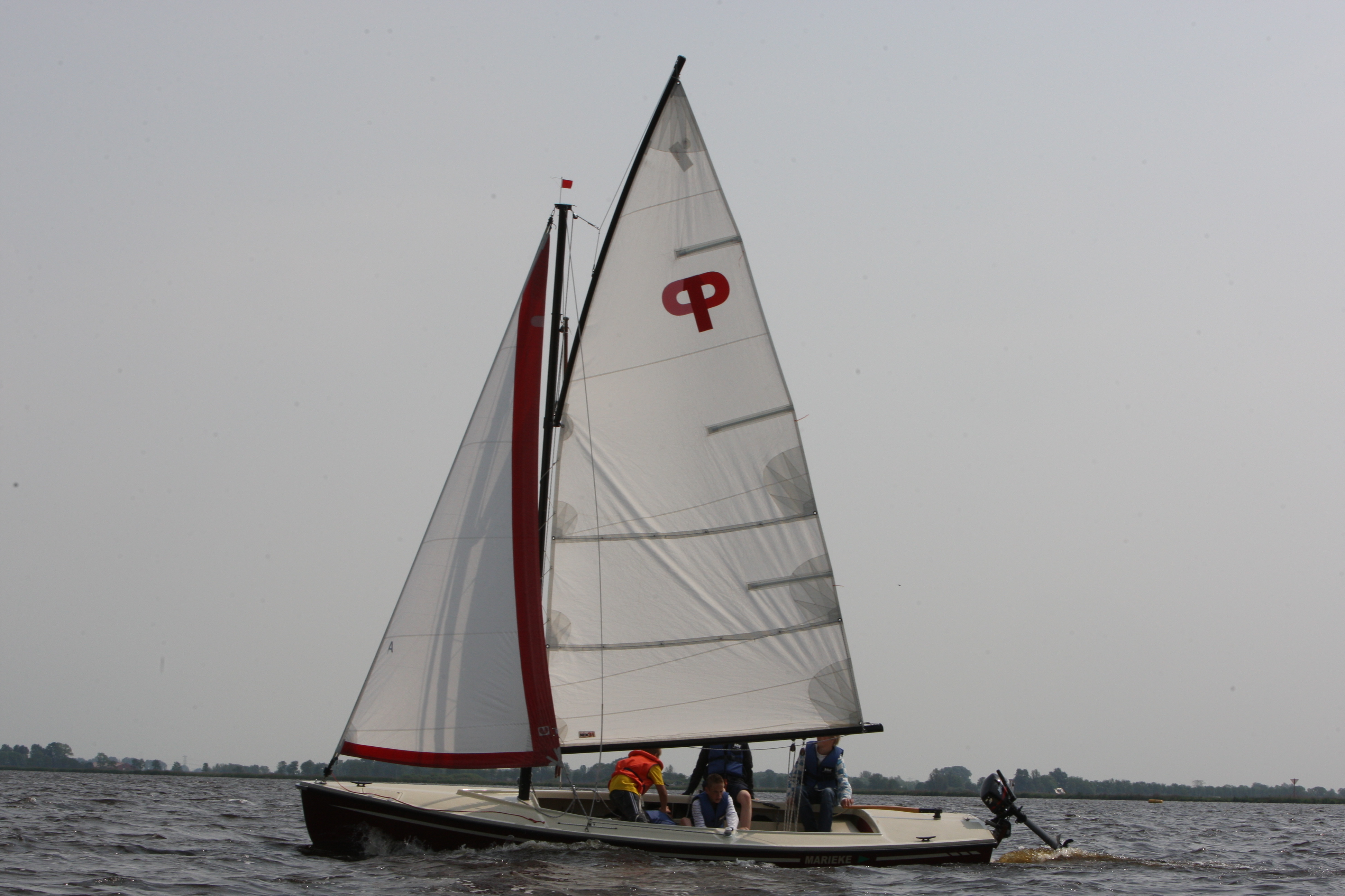 Polyvalk offene Segelboot Mieten