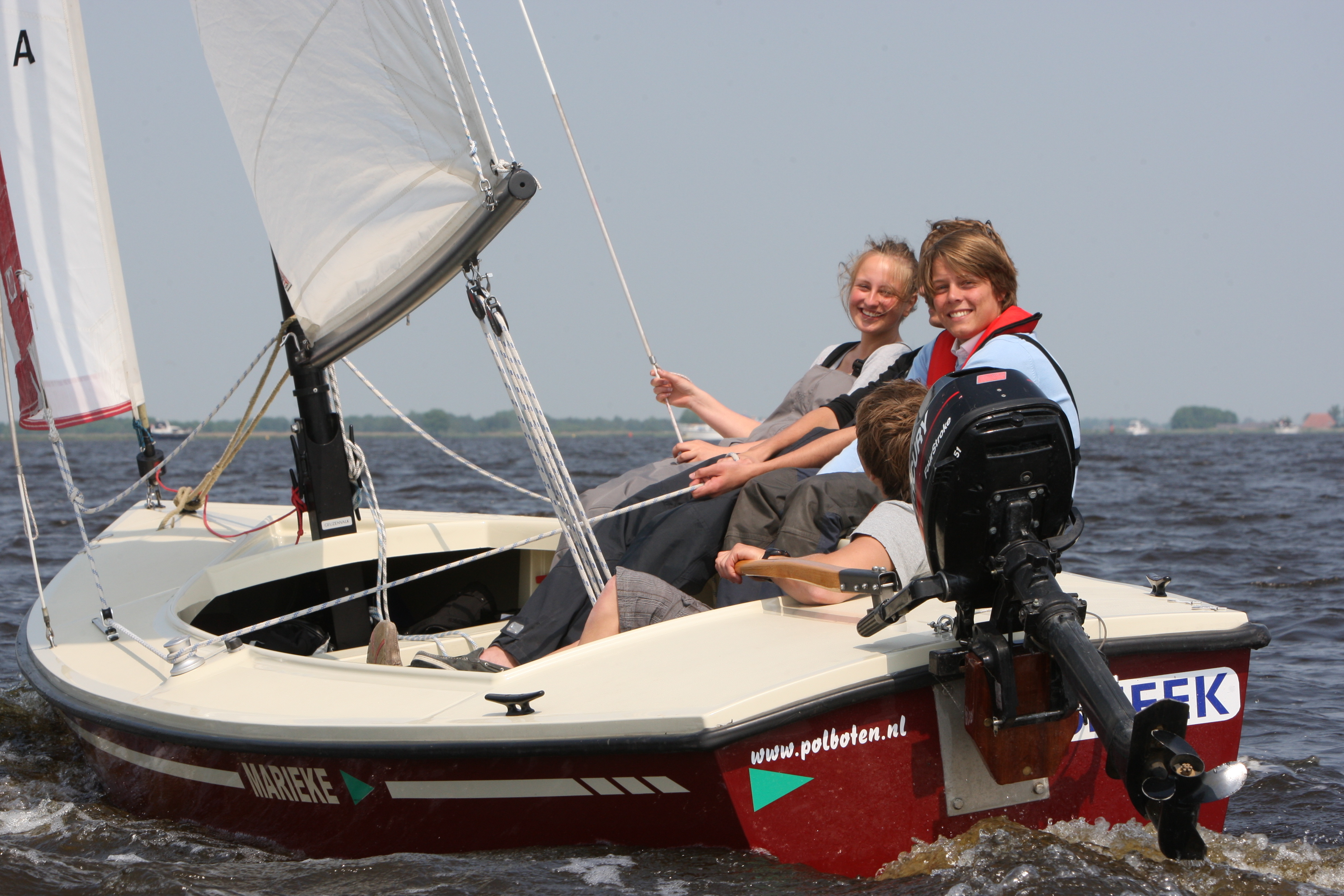 Polyvalk offene Segelboot Mieten